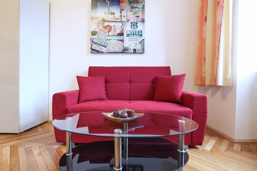 Beautiful, Newly Renovated Apartment For 2 People - Wien