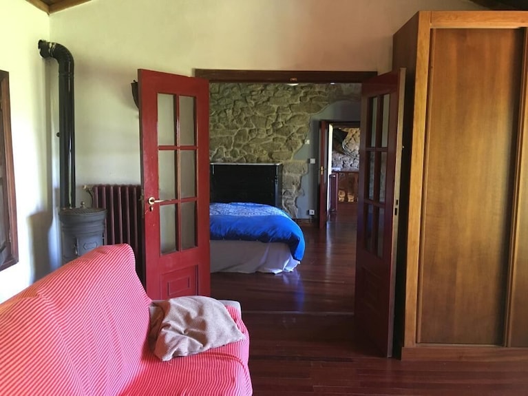 Beautiful Stone House In Tranquil, Rural Setting - Barro