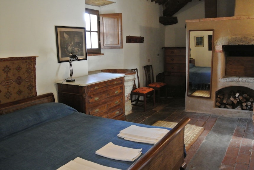 The Granary- 3 Bedroom Apartment In Medieval Castle With Huge Living Room - Monte Amiata