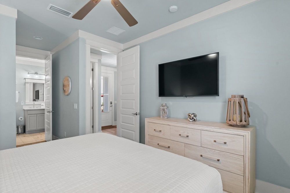 Shellebrate Chateau With Low-speed Vehicle, Heated Pool, And Cornhole Field - Miramar Beach, FL