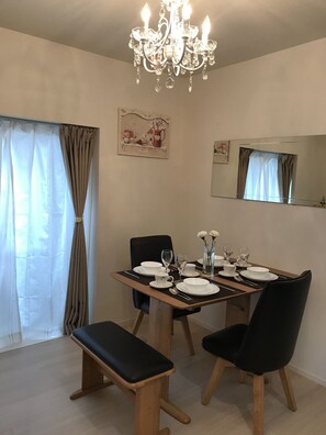 Apartamento (1F) | Área de estar | TV de tela plana