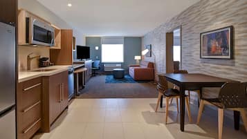 Suíte, 1 quarto, para não fumantes | Cozinha privada | Geladeira, micro-ondas, lava-louças, cafeteira/chaleira