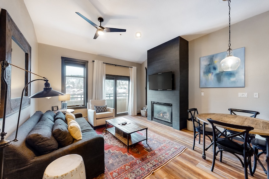 Modern, In-town Condo With Pool & Hot Tubs - Walk To Lifts & Main Street - Colorado