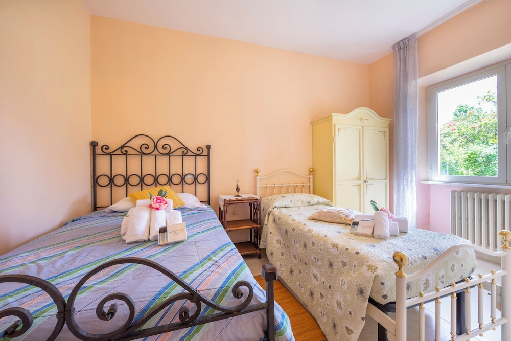 距离海洋几公里的克莱拉别墅 - 皮耶特拉桑塔