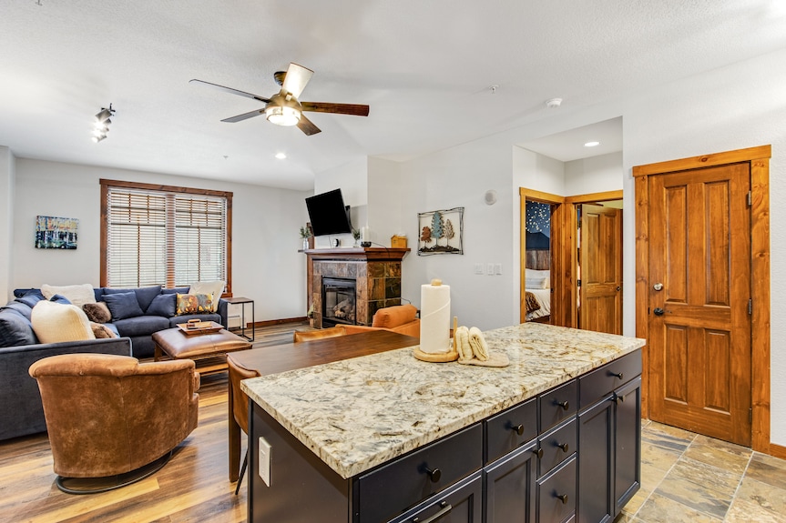 Downtown Condo With Mountain View, Pool, Hot Tubs & Gym - Walk To Lifts - Summit County, CO