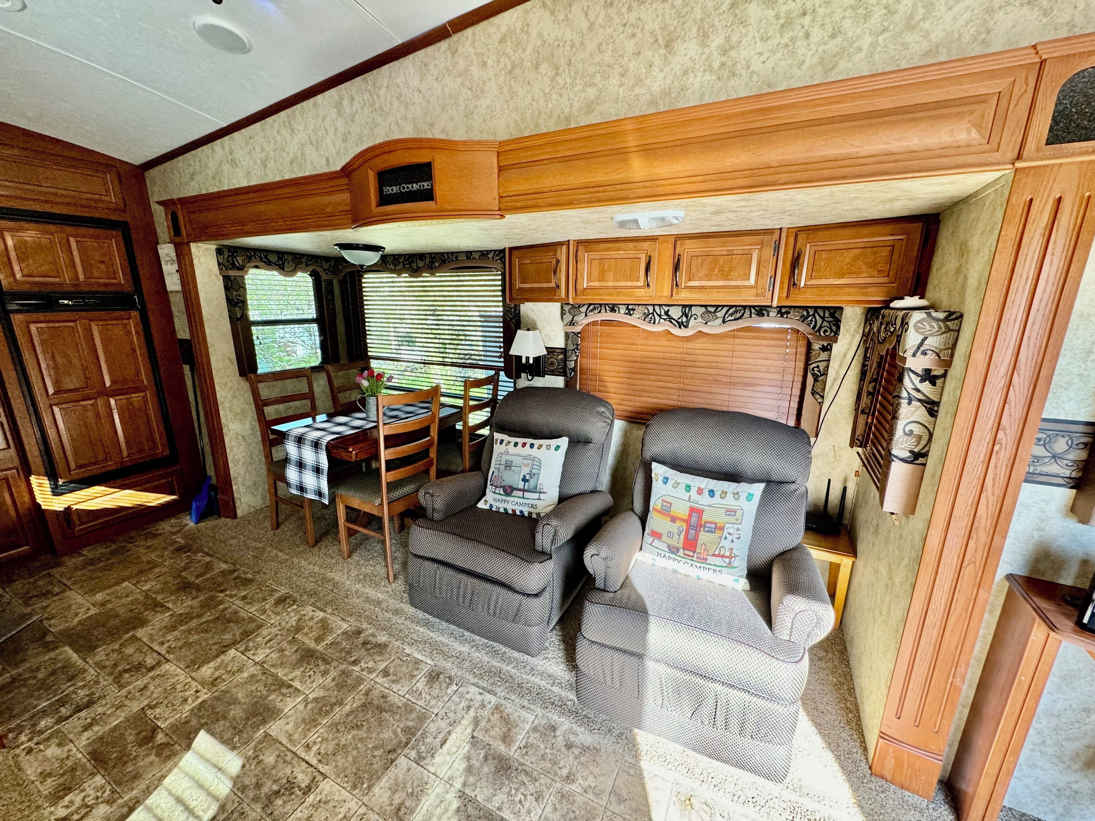 Brand New List!! Beautiful Rv On Creekfront Lot. Amenities Galore. Lot 311 - Tennessee