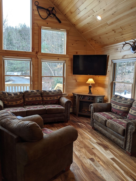 Escape To The Adirondack Retreat ~ Gore Skiing & Lake George! - Hudson Valley, NY