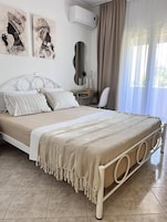 Apartamento de Luxo, 1 quarto | Secretária, secretária adequada para computadores portáteis