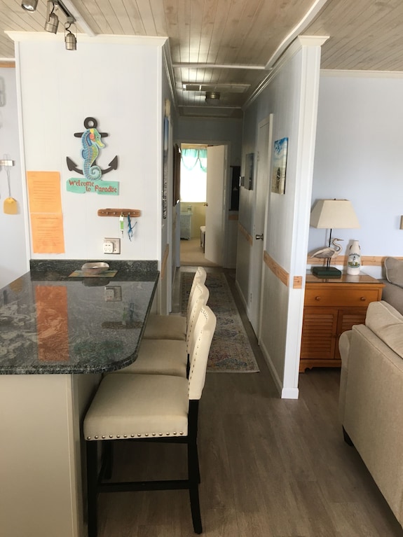 Three Bedroom Cottage With Ocean Views- A Beach-lover's Paradise! - Southern Shores, NC