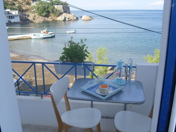 Alkistis Cozy By The Beach Apt In Ikaria Island, Therma 1st Floor - Greece