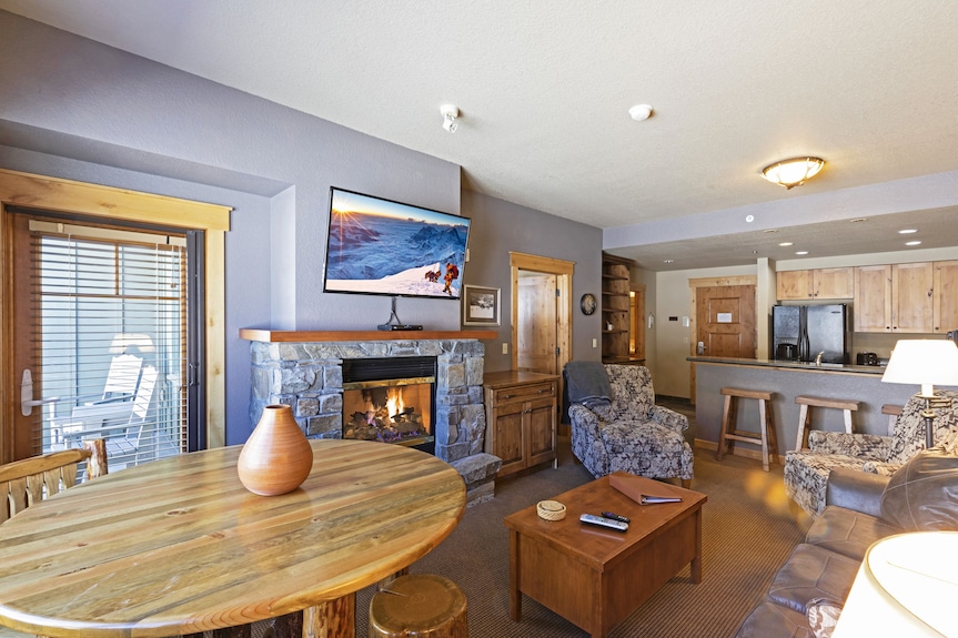 Top Floor Ski Condo With Direct Ski In And Out. Hiking And Biking Too! Hot Tub - Montana