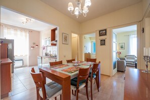 Apartamento, 2 quartos, fumadores, varanda | Sala de jantar