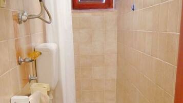 Apartamento, 1 quarto, fumadores, varanda | Casa de banho