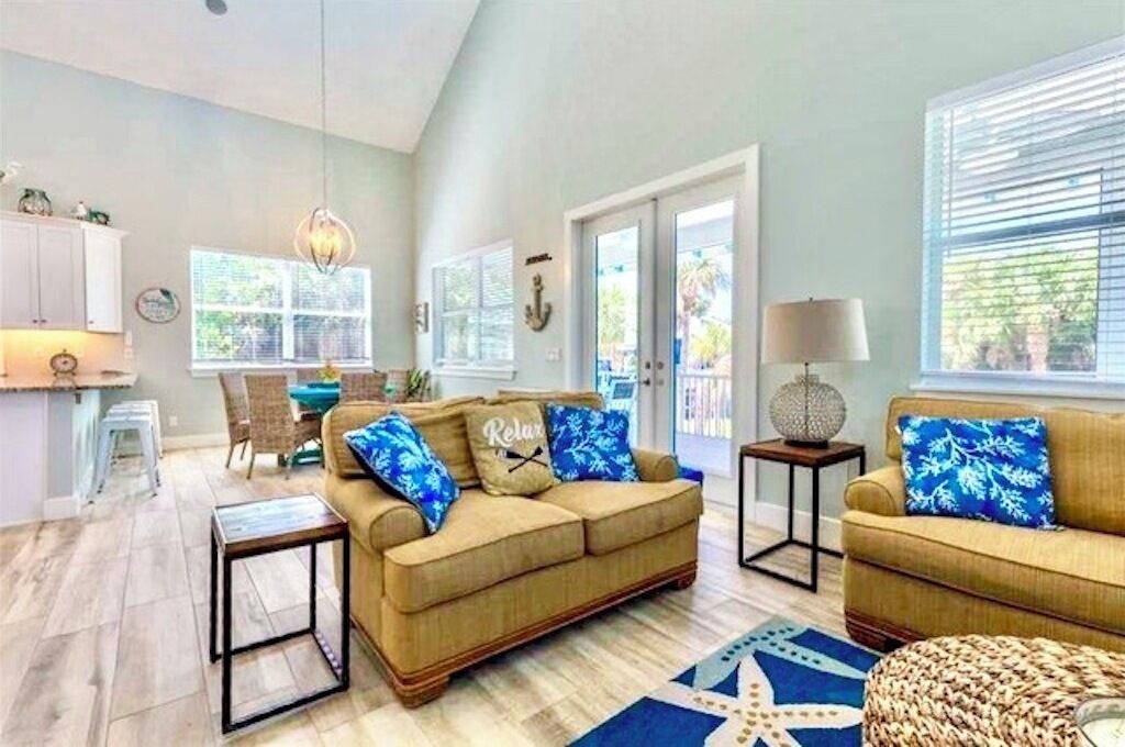 Hidden Treasure - Near Beach-pool- Club Use - Dock Available - 10% Off Weekly !! - Pine Island, FL