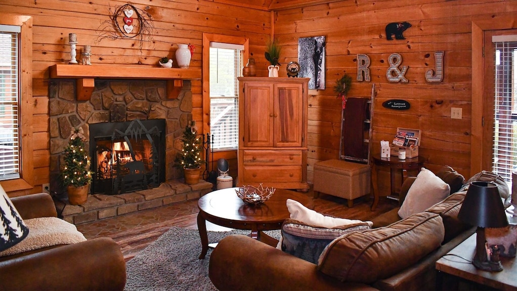 Just Because~modern Smoky Mountain Cabin~private Hot Tub~pool Table~games - Dandridge, TN