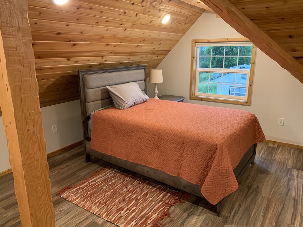 Quiet, Comfy Columbia River Viewspot: Full Kitchen, Grill, Yard; Dogs Ok - Washington