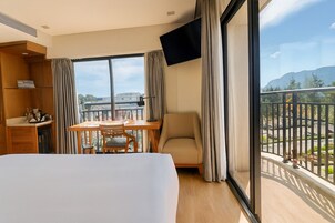 Quarto Duplo Deluxe, vista para o mar | Roupa de alta qualidade, camas de colchão viscoelástico, minibar 