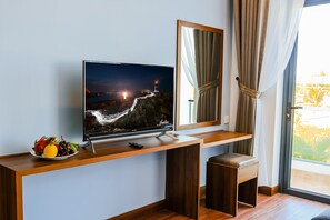Estúdio, vista para a piscina | Comodidades do quarto