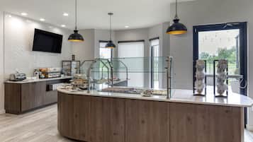 Café da manhã com buffet grátis todos os dias