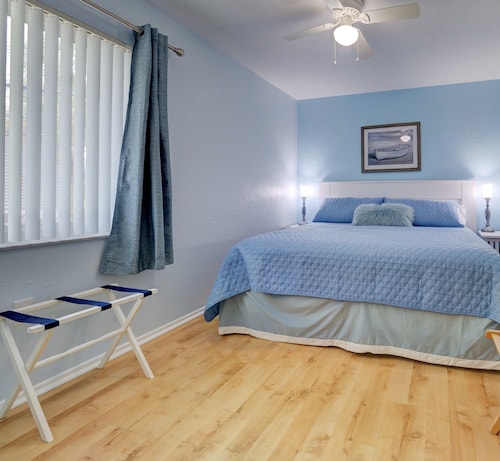 Siesta Key Sanctuary -Pool-kayaks-tikihut-king Bed - シエスタ・キー, FL
