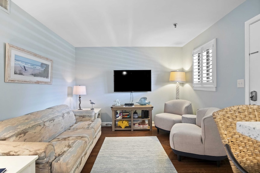 Vacation Condo Close To Beach! - South Carolina