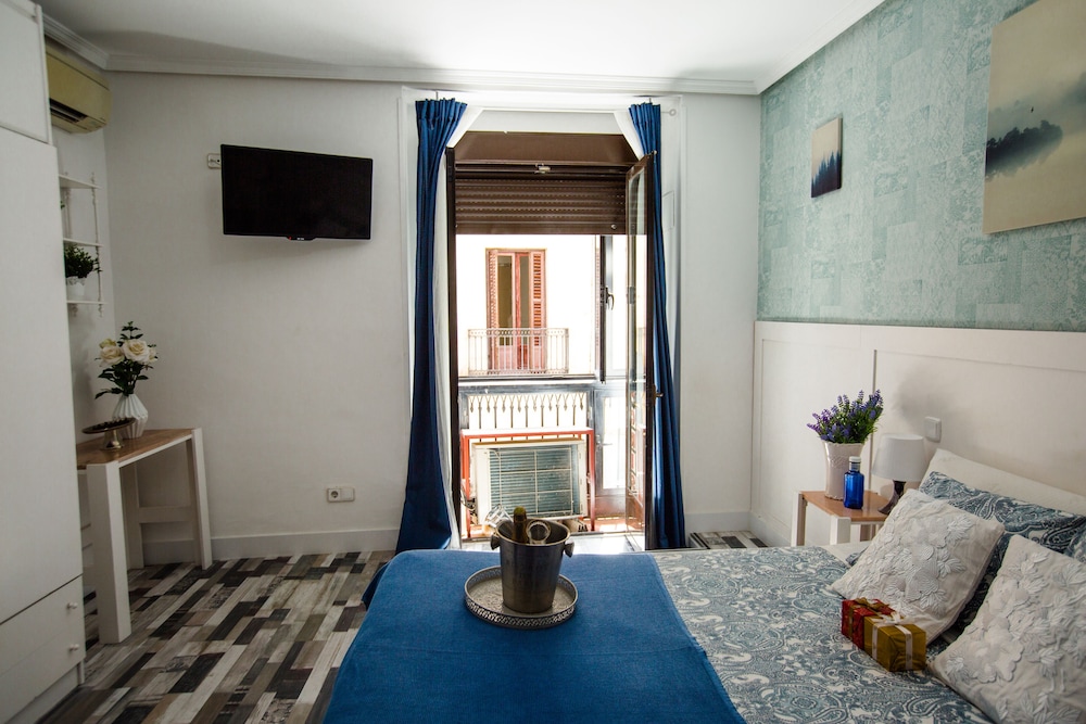 Hostal Adeco - Madrid