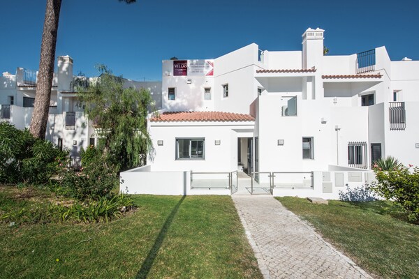 Luxury Three Bed Townhouse With Private Jacuzzi And Communal Pool Extra Cost - Almancil