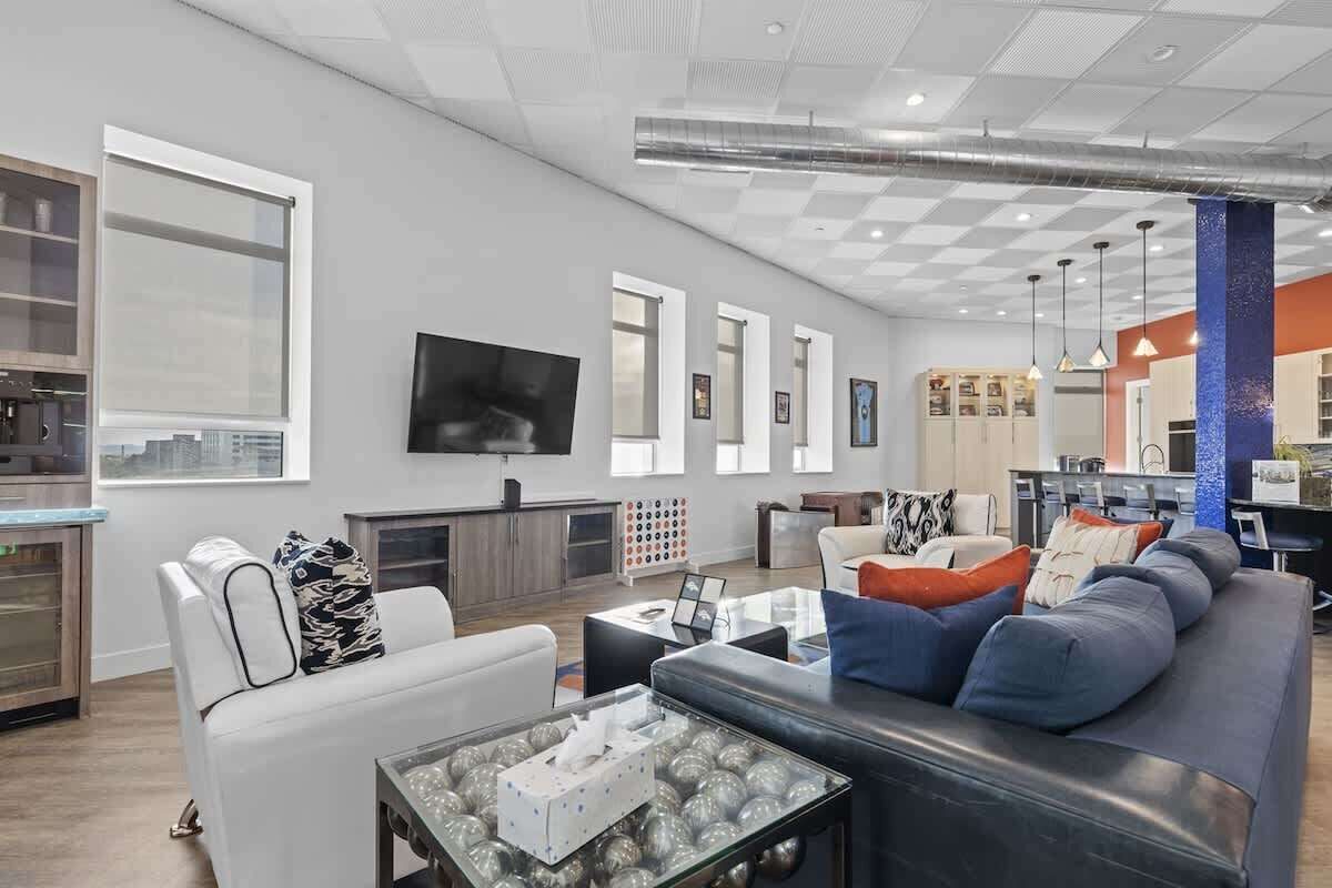 The All-star! Deluxe Penthouse In Heart Of Downtown - Denver, CO