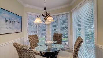 Apartamento em Condomínio Fechado, várias camas (204E Port O Call) | Cozinha privada