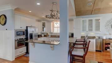 Casa, várias camas (21 Ocean Point) | Cozinha privada