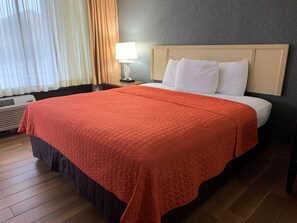 Quarto Básico, 1 cama king-size | Wi-fi grátis, roupa de cama fornecida 