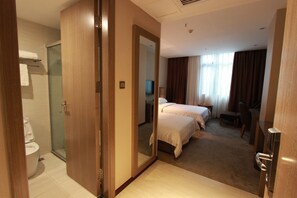 Quarto Duplo Deluxe | 1 quarto, roupa de alta qualidade, camas de colchão viscoelástico