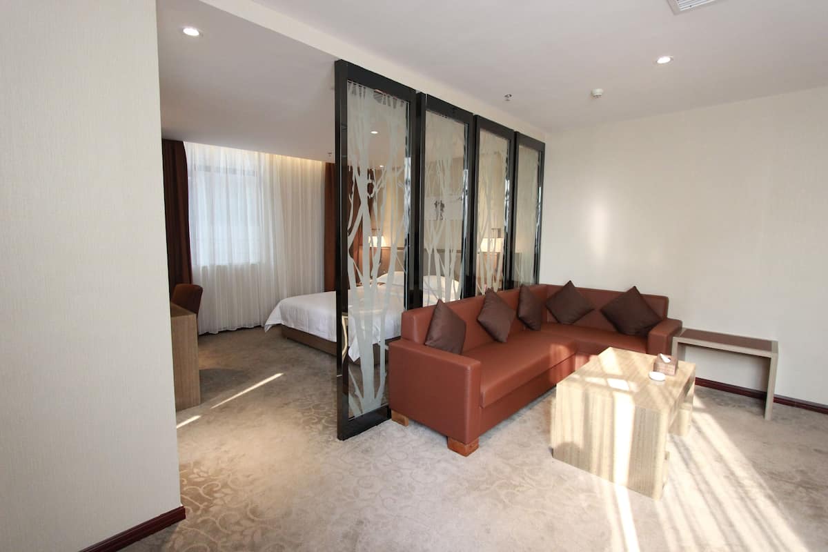 Suite Deluxe | Roupa de alta qualidade, camas de colchão viscoelástico, minibar 