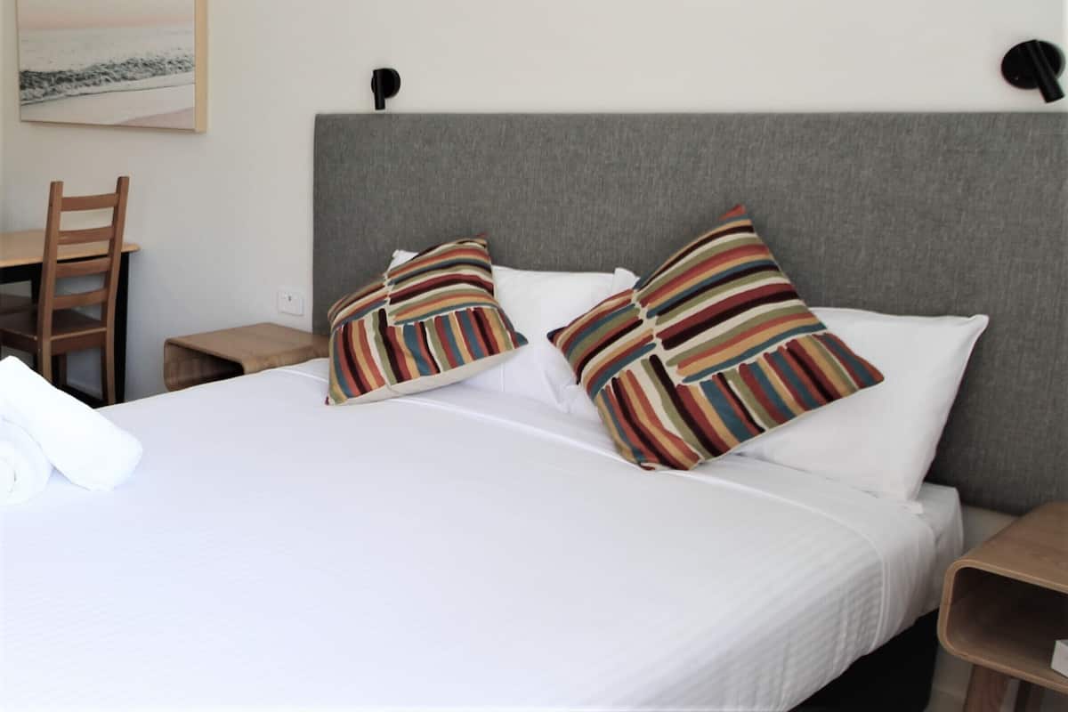 Ferros/tábuas de passar roupa, Wi-Fi de cortesia, roupa de cama