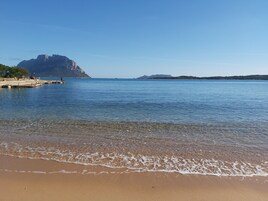Perto da praia, areia branca