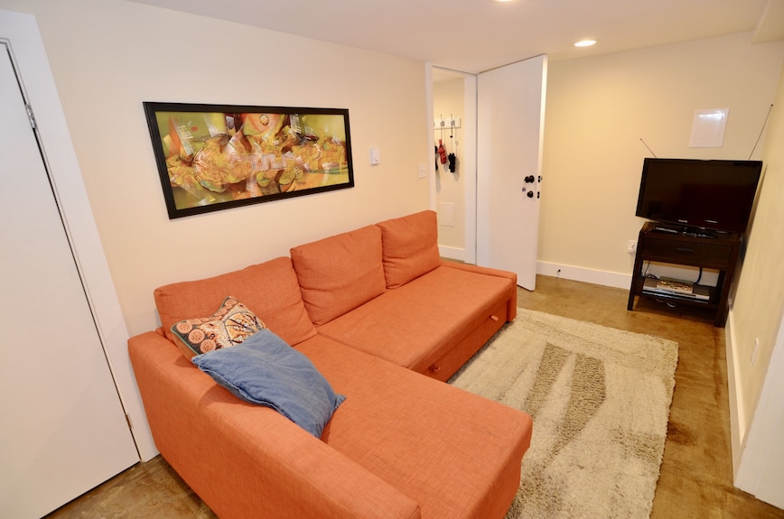 Modern Suite Nearby Convention Center (2bd, 1bth) - 포틀랜드