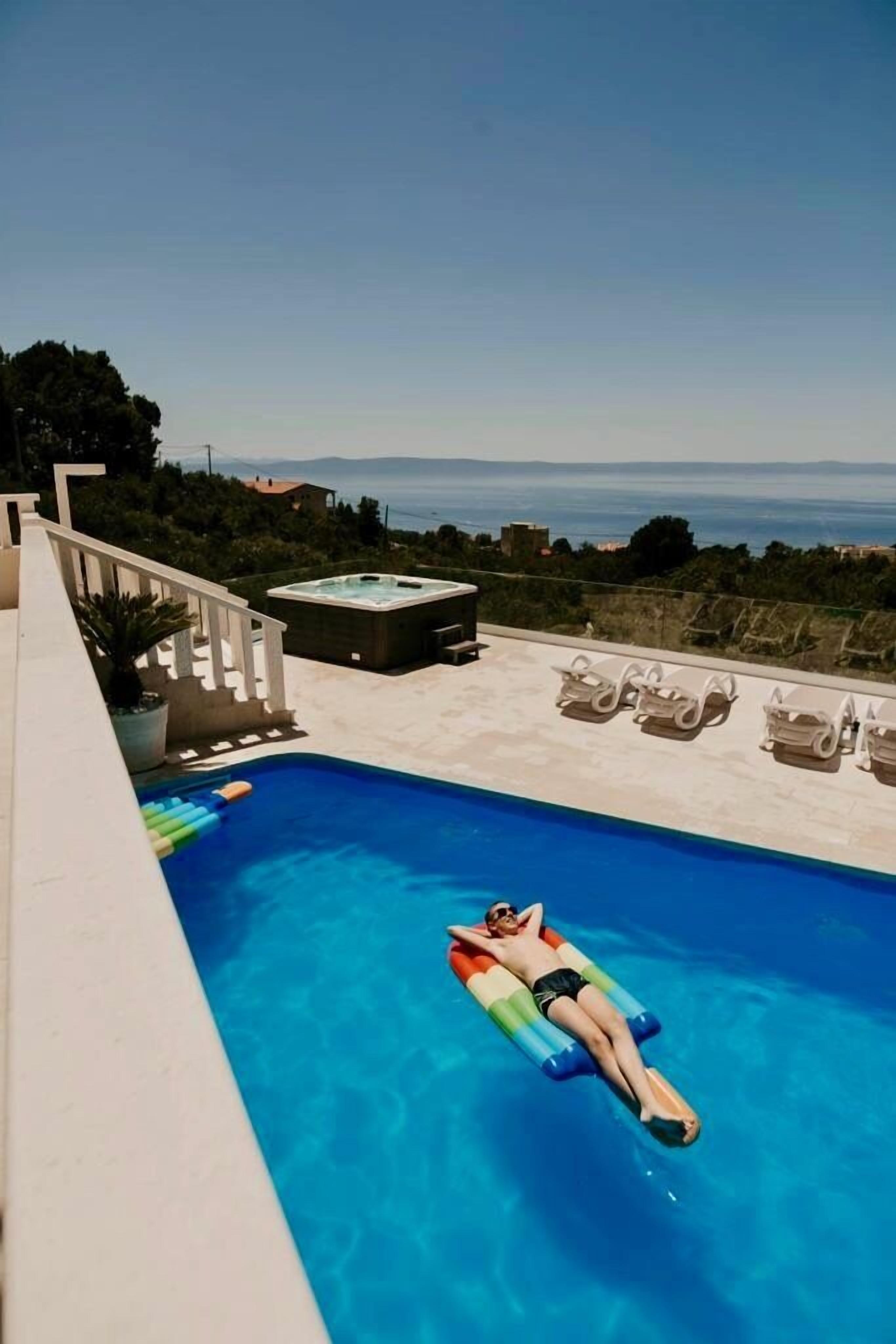 2 piscinas externas, guarda-sóis, espreguiçadeiras