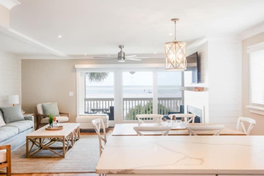 Beachfront Iop Villa With Outdoor Pool. Remodeled! - Isle of Palms Beach, SC