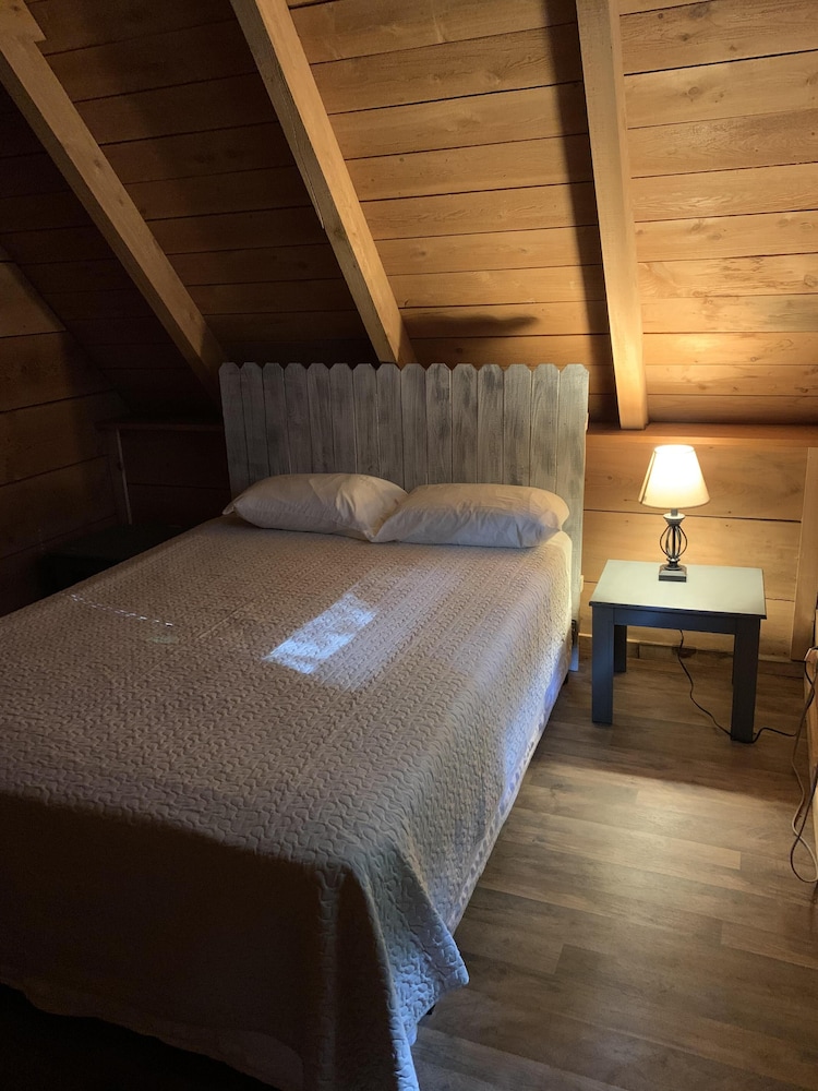 Chalet With Hot Tub & Pet Friendly - Summersville, WV