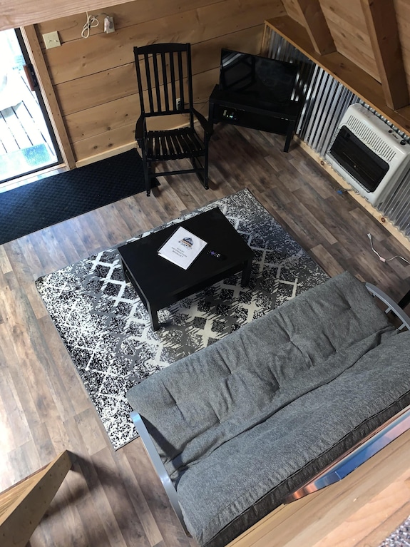 Chalet With Hot Tub & Pet Friendly - Summersville, WV