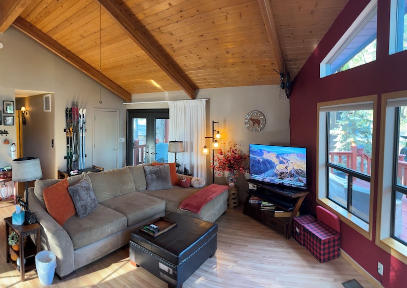 Charming 2br 2ba Cabin With Big Windows In The Tall Pines. - Flagstaff, AZ