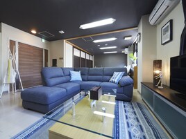Apartamento (2F) | Sala de estar | TV de ecrã plano 