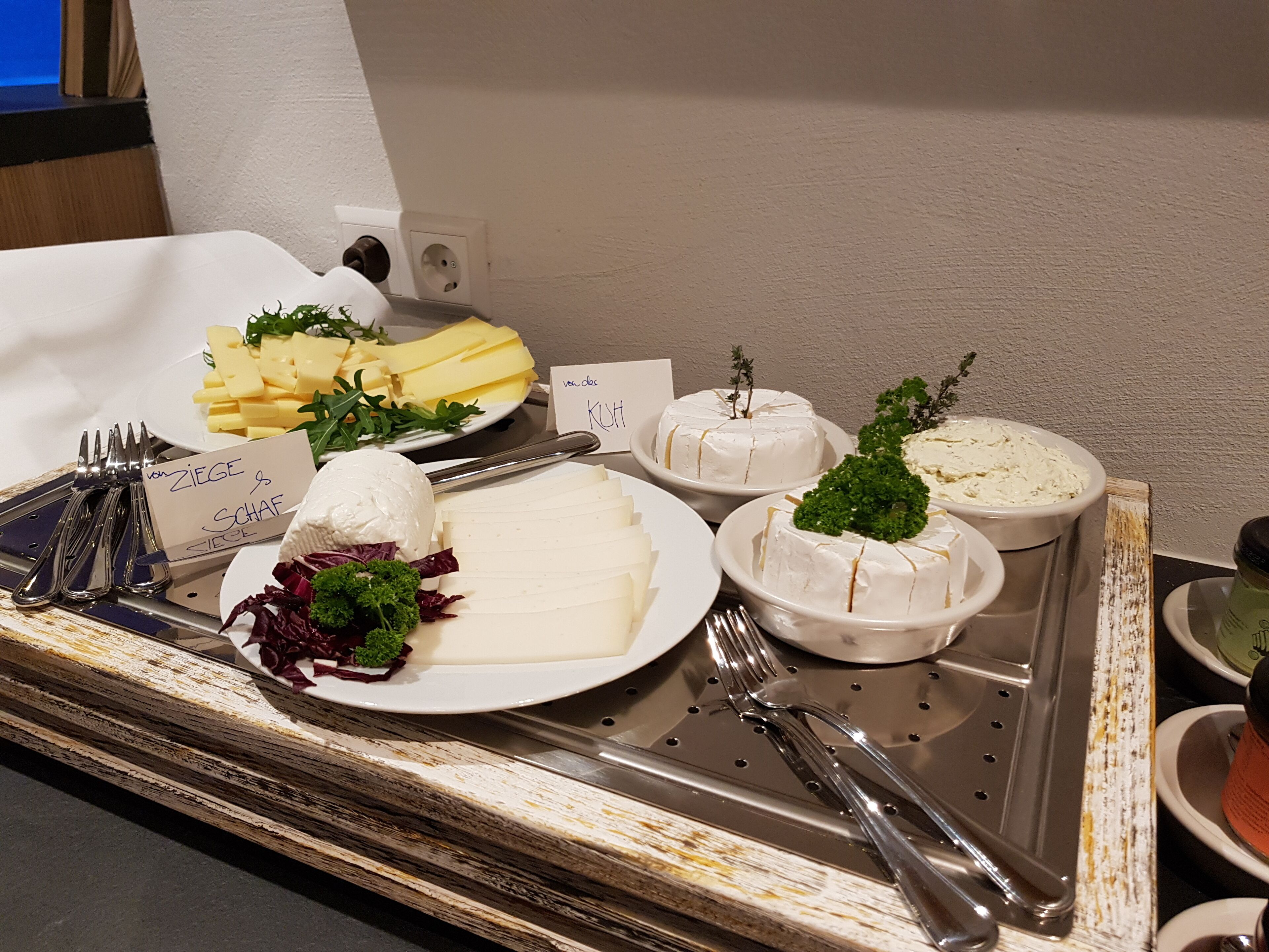 Café da manhã com buffet todos os dias mediante uma taxa