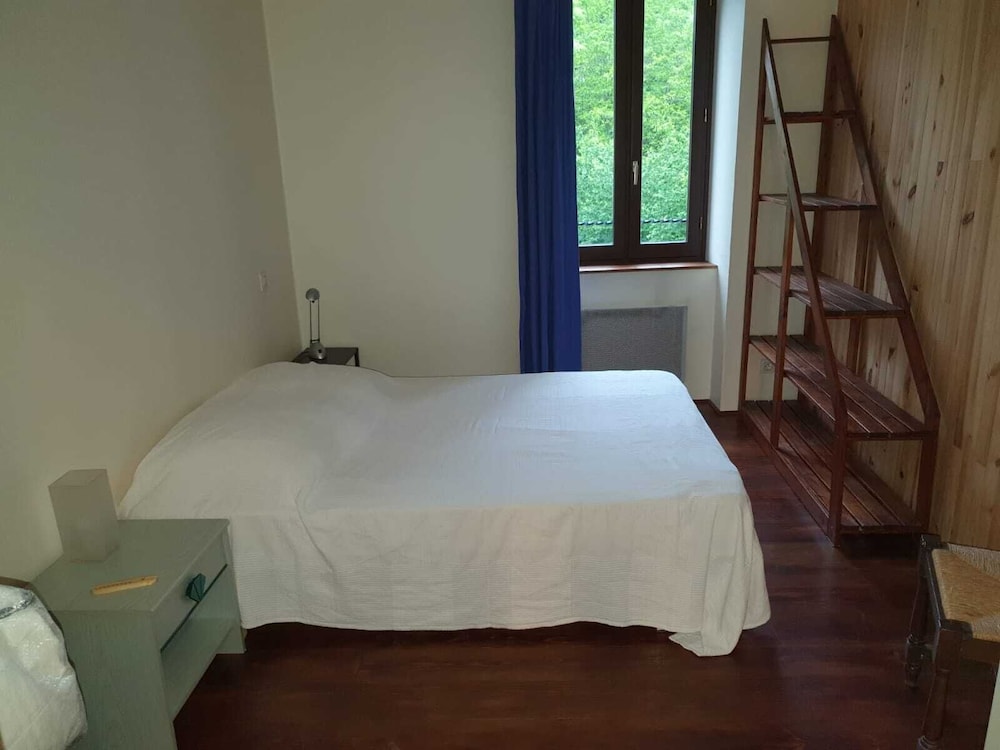 T4 In 6-person House, Near Town Center, Thermal Baths And Ski Lift. - Ariège