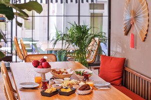 Pequeno-almoço tipo buffet diário incluído