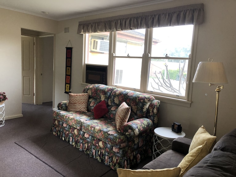 5 Bedroom Close To Hospital/sport Facilities - Kingswood