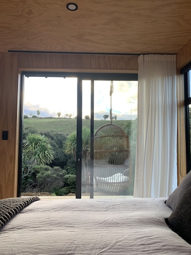 Black Bach Near The Beach Raglan, Modern, Peaceful - Raglan