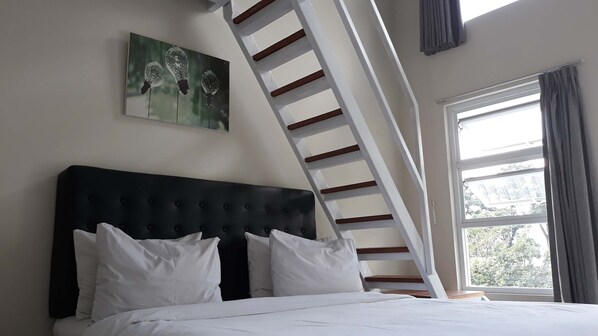 Quarto família | Ferros/tábuas de passar roupa, Wi-Fi de cortesia