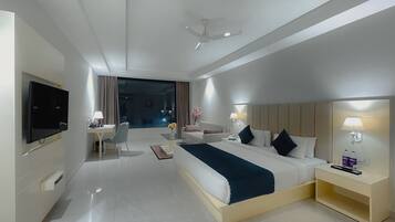 Quarto Club | Minibar, secretária, secretária adequada para computadores portáteis