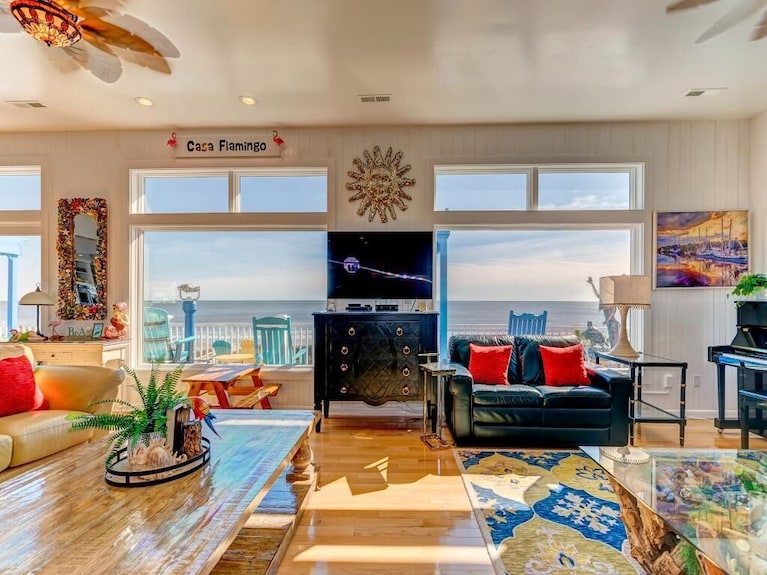 Casa Flamingo Oceanfront Dreamhouse! 8 Bedroom, Sleeps 20, Pool, Hot Tub, Elevator - Charleston